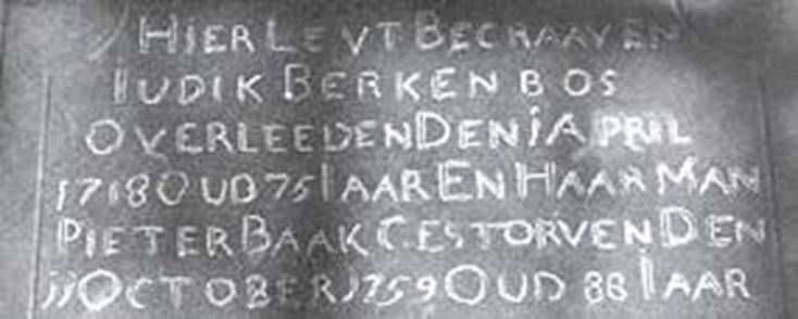 Grafsteen van Pieter Baak (732) en Judith Berkenbos (733) in de Oude ...